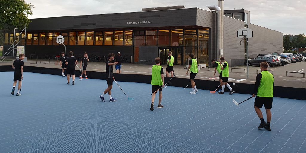 Floorball Thurgau stellt öffentliches Street Floorball Feld auf