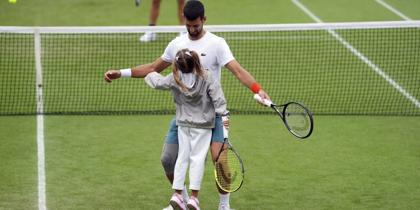 Djokovic: So süss spielt er vor Wimbledon-Halbfinal mit seinen Kids ...
