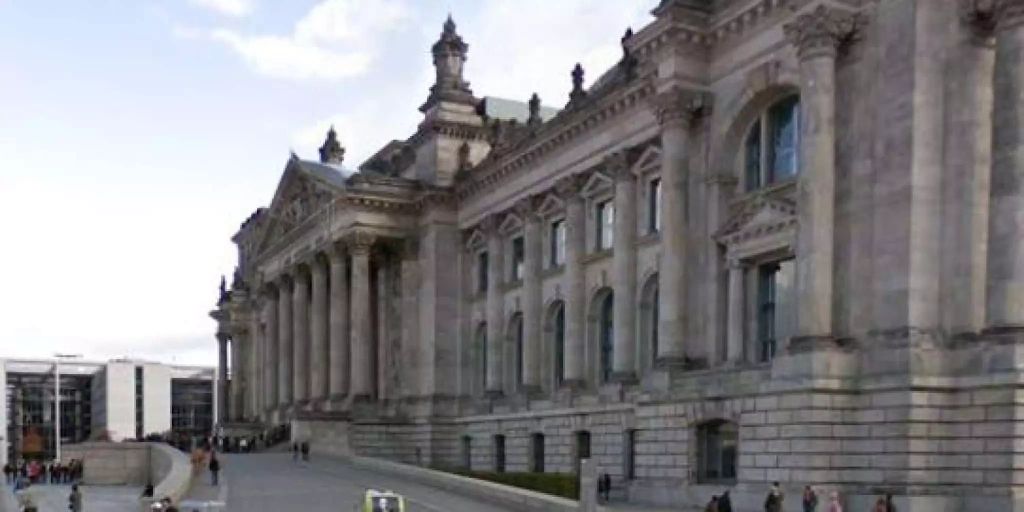 Polizei muss Mann in der Nähe von Kanzlerin Merkel festnehmen