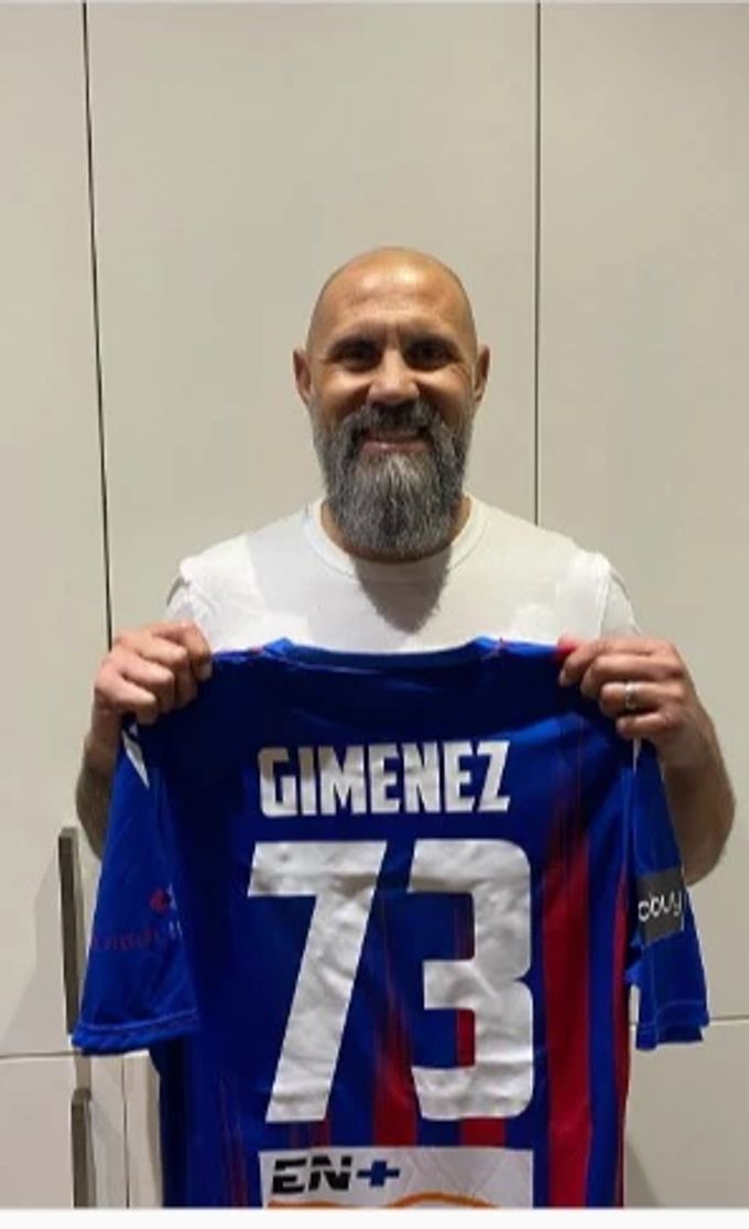 FC Basel: Fans feiern Legende Christian Gimenez (47) als Samichlaus ...