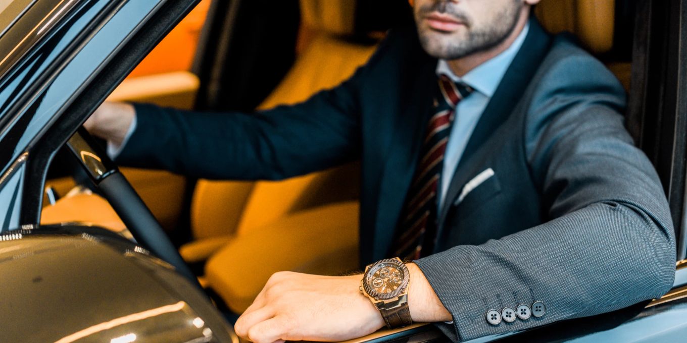 Luxusuhr im Büro tragen – oder lieber zu Hause lassen? | Nau Luxury