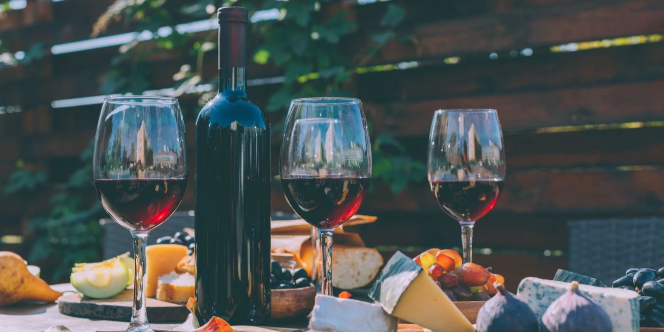 Käse mit Wein und Cocktails kombinieren: So geht's | Nau Food