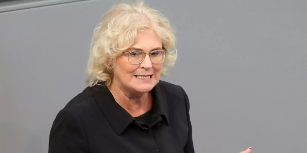 Lambrecht will bei Hass-Postings Netzwerkbetreiber in die Pflicht nehmen