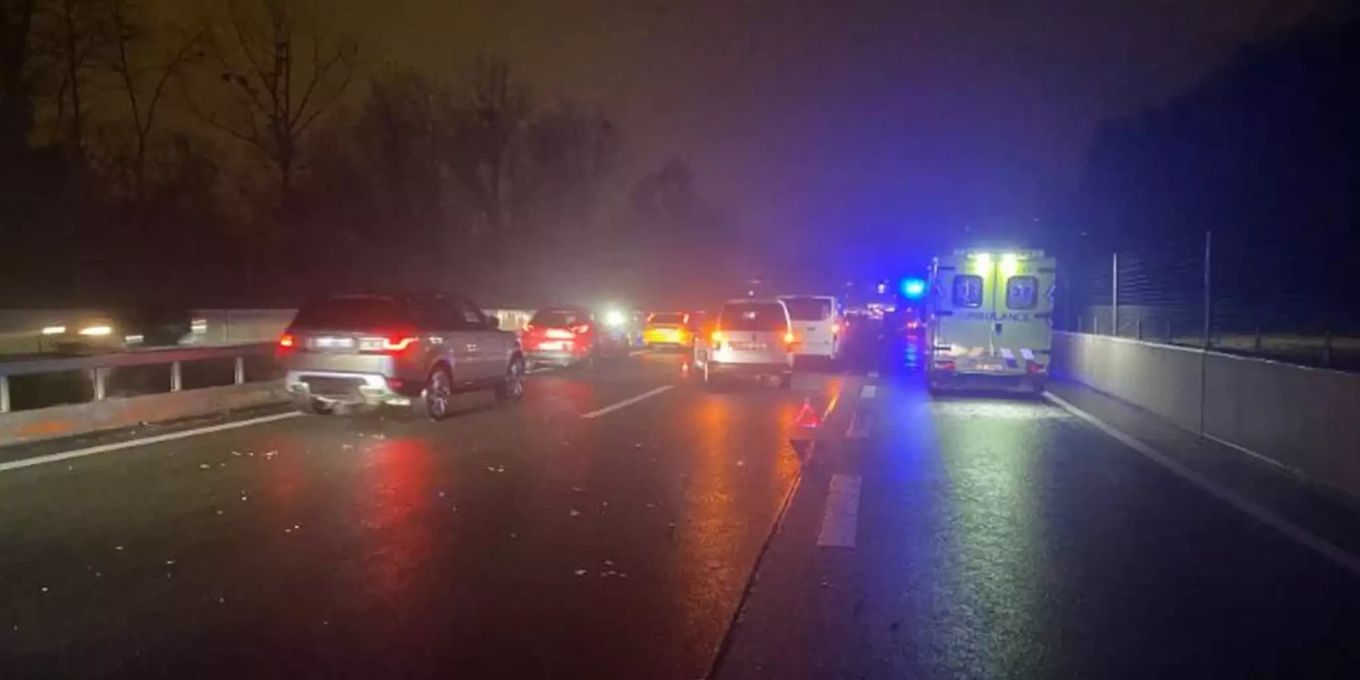 Muttenz BL: Kollision mit vier Fahrzeugen auf der Autobahn A18 | Nau.ch