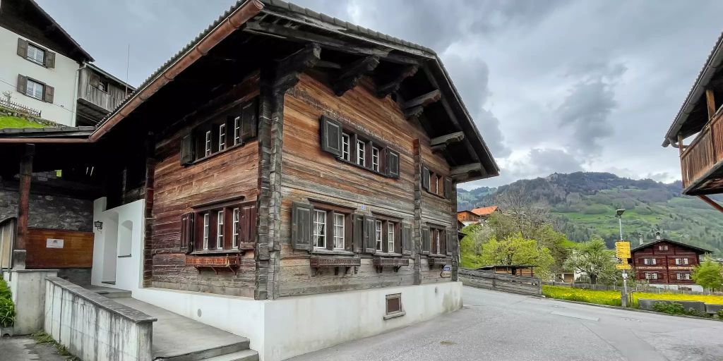 In Jenaz ist die Waldstrasse gesperrt