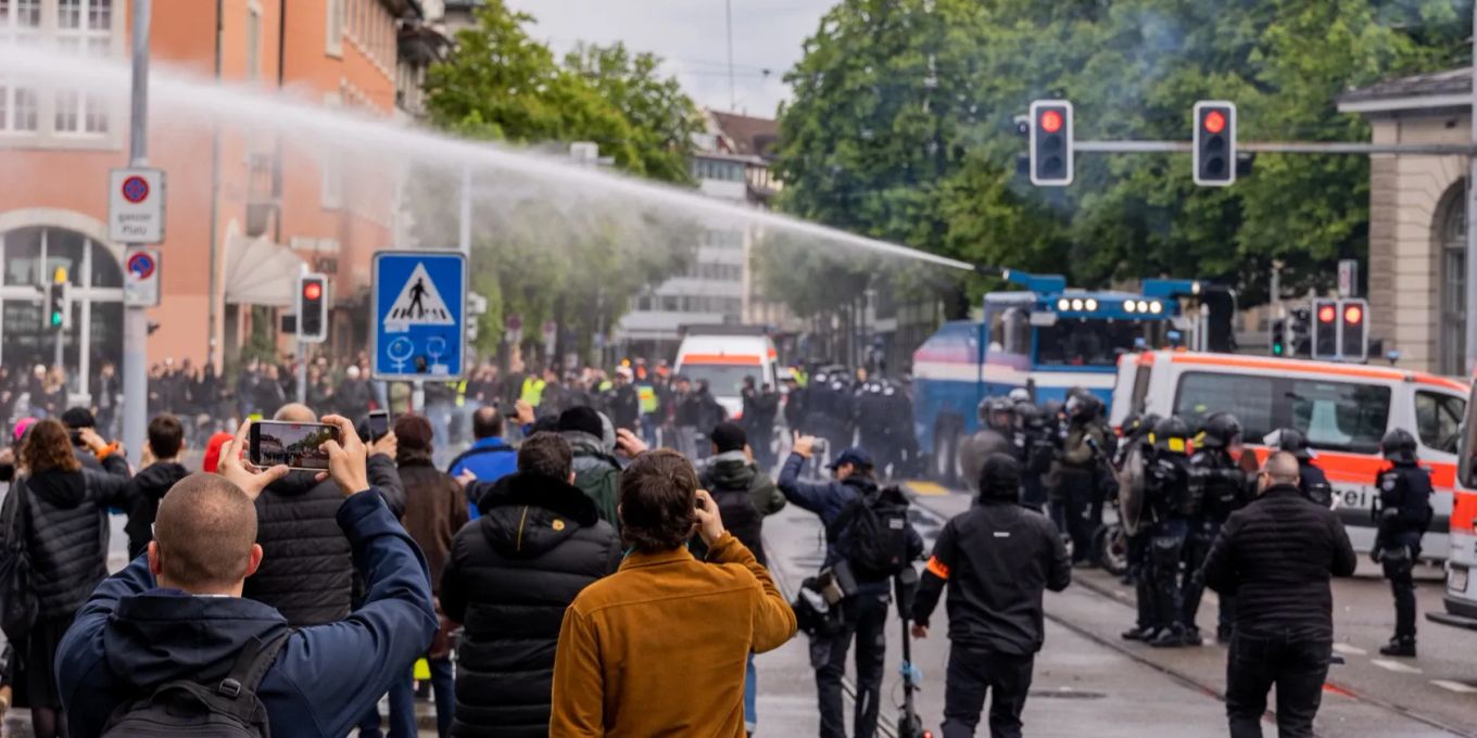 Filmen von Polizei-Einsätzen soll verboten werden | Nau.ch