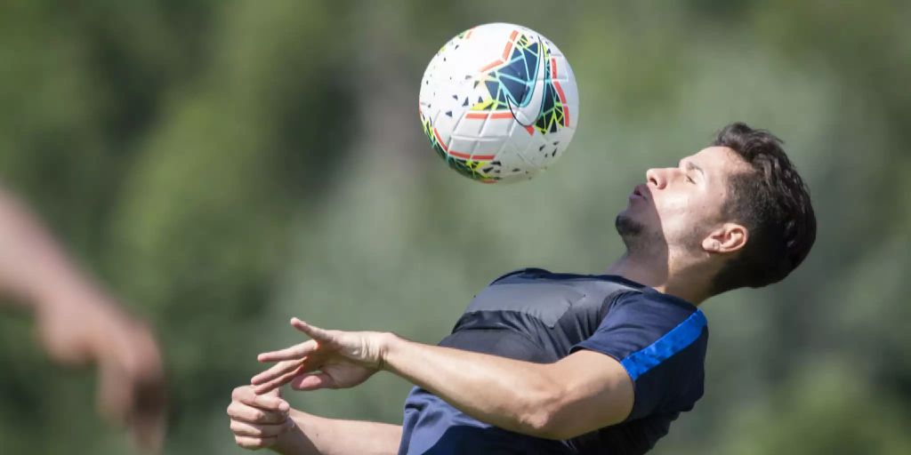 Stephan Seiler unterschreibt ersten Profivertrag