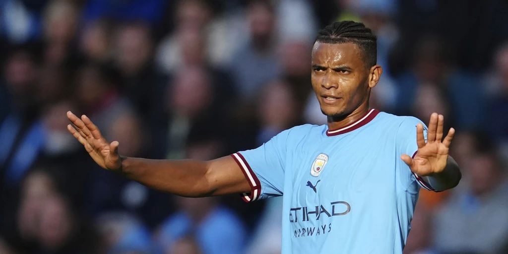 Manuel Akanji wird für seine Leistung geehrt