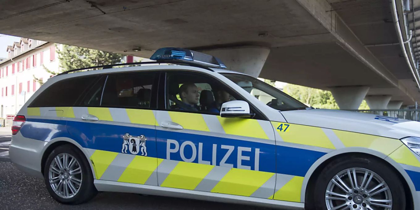 Basel: Unfall zwischen Personenwagen und Sattelmotorfahrzeug | Nau.ch