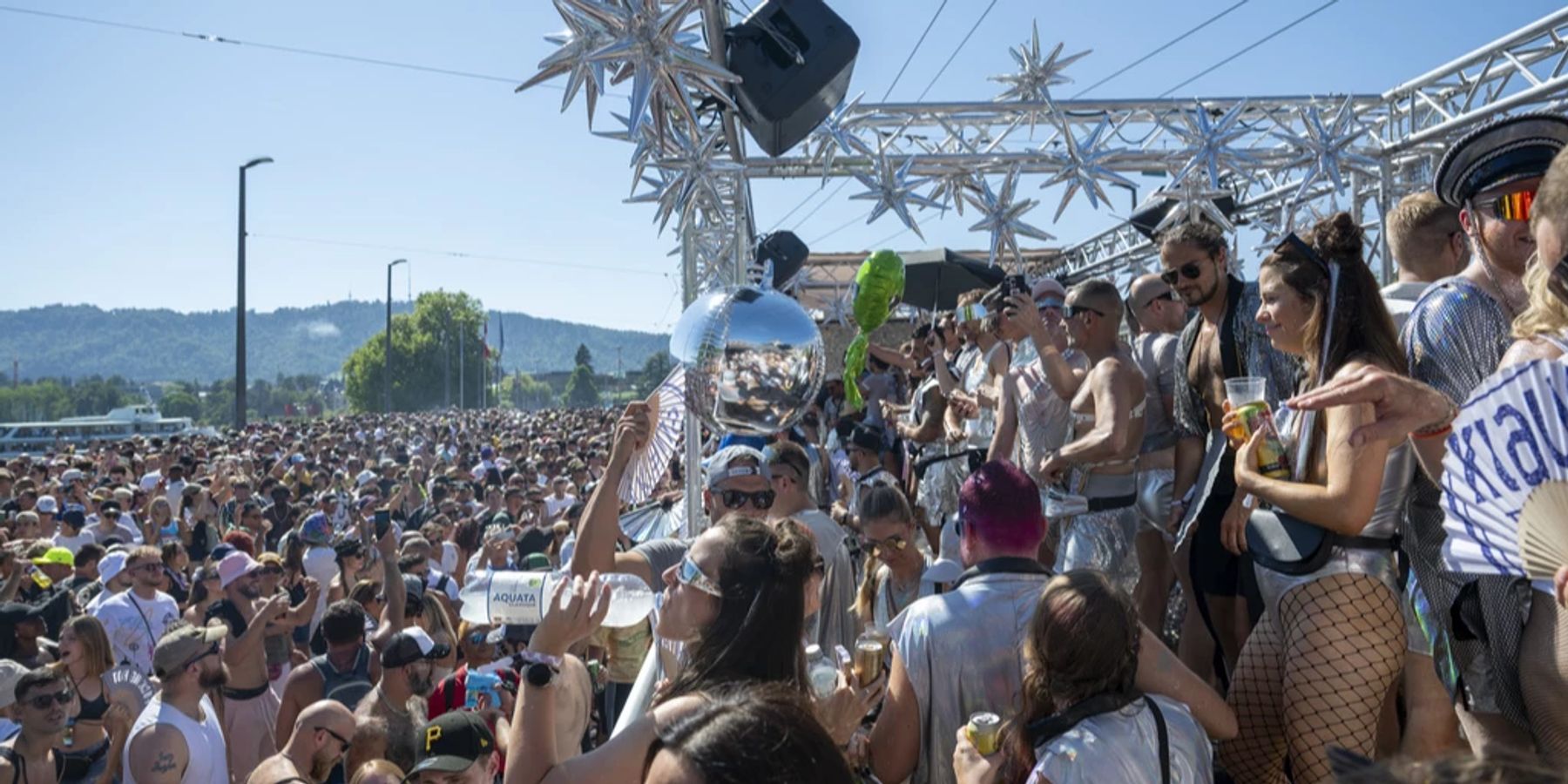 Street Parade lockte 920'000 Menschen nach Zürich | Nau.ch