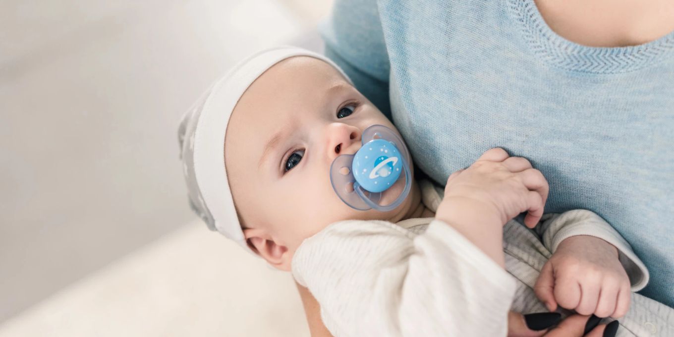 Schnuller – Hilfe oder Hindernis in der Babyentwicklung? | Nau Family