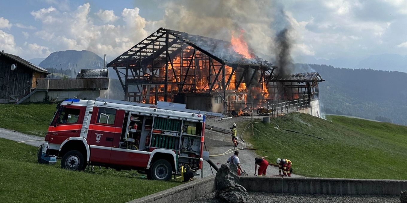 Altendorf SZ: Stallbrand auf der Alp Gueteregg | Nau.ch