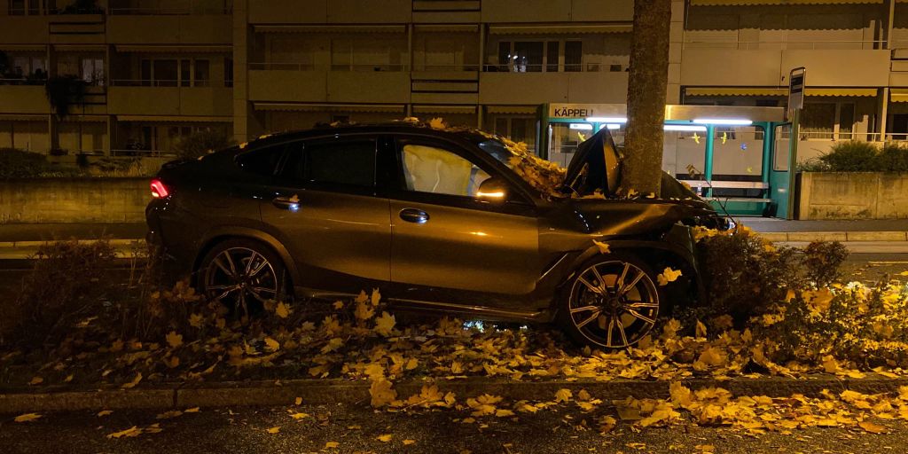 Olten SO: 18-Jähriger prallt mit BMW bei Unfall in Baum