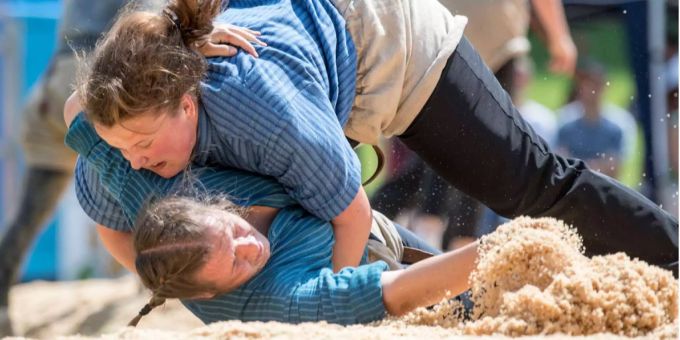 Angela Riesen neue Schwingerkönigin beim Frauenschwingfest Grächen