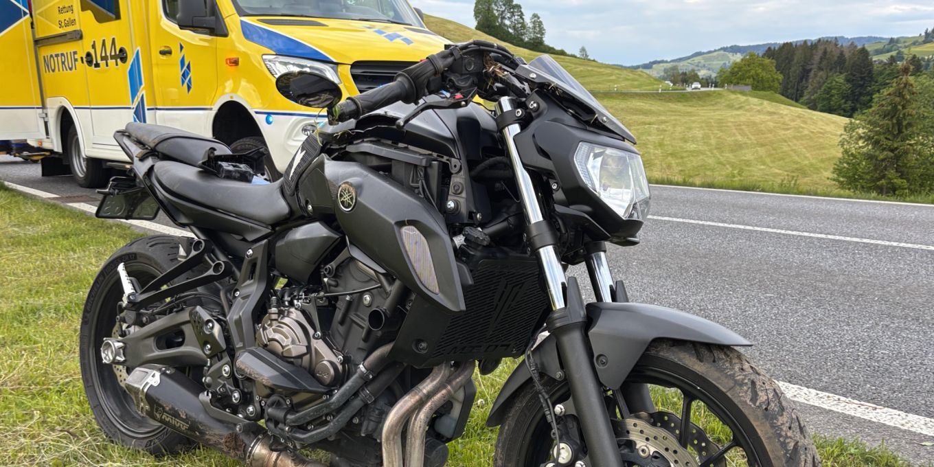 Ricken SG: Selbstunfall mit Motorrad – Lenkerin (54) verletzt | Nau.ch