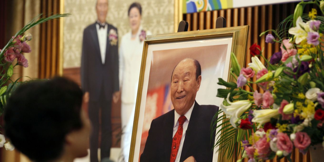 Zug: «Moon-Sekte» überweist halbe Milliarde (!) in Stiftung | Nau.ch