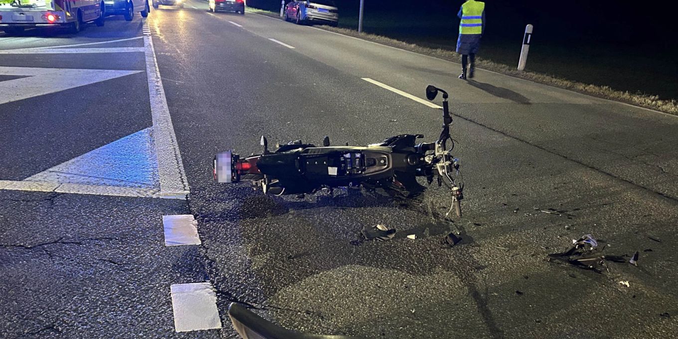 Tuggen SZ: Motorradfahrerin (17) bei Kollision erheblich verletzt | Nau.ch