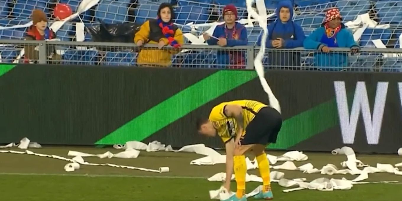 FC Basel: Fan-Knirpse bewerfen YB-Star Zesiger mit WC-Papier | Nau.ch