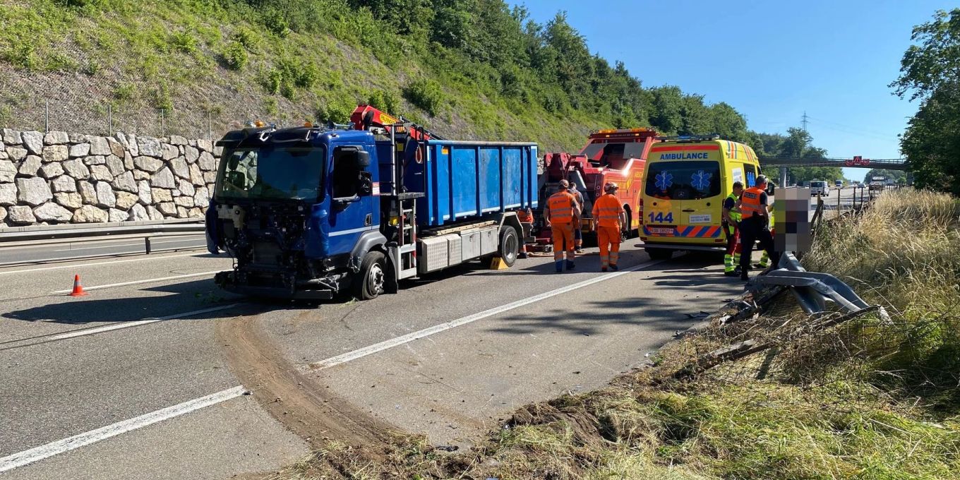 A2 bei Hägendorf SO: Lastwagen durchbricht zwei Leiteinrichtungen | Nau.ch