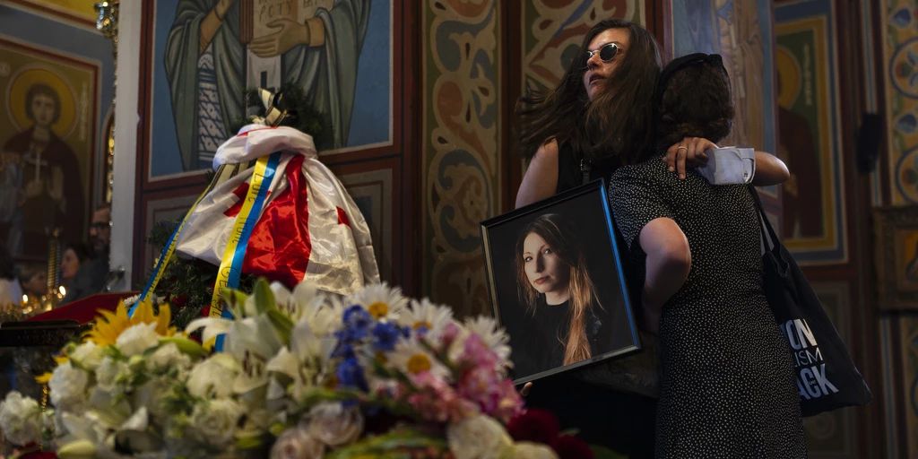 Victoria Amelina beigesetzt: Ukrainische Autorin starb durch Bombe