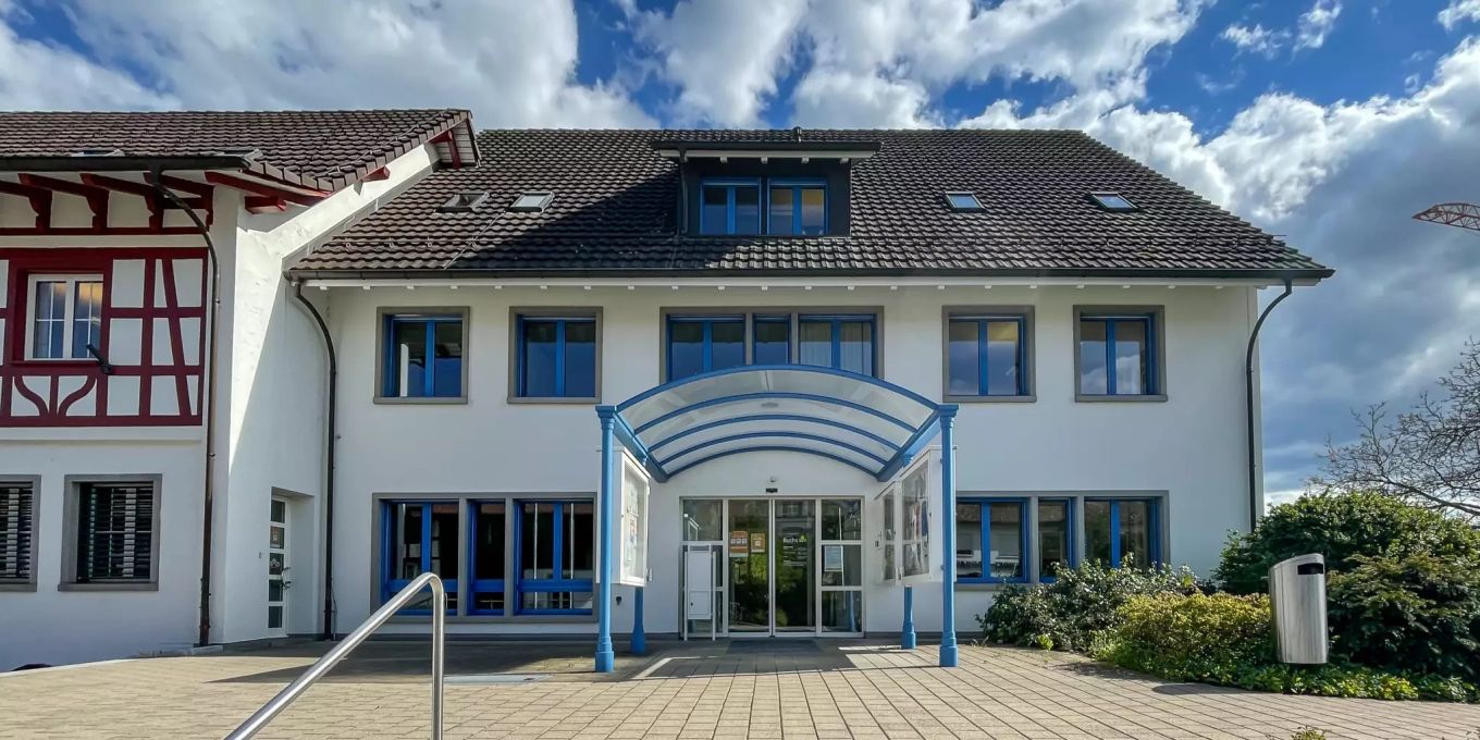 Buchs ZH erinnert an den Rückschnitt von Bepflanzungen | Nau.ch