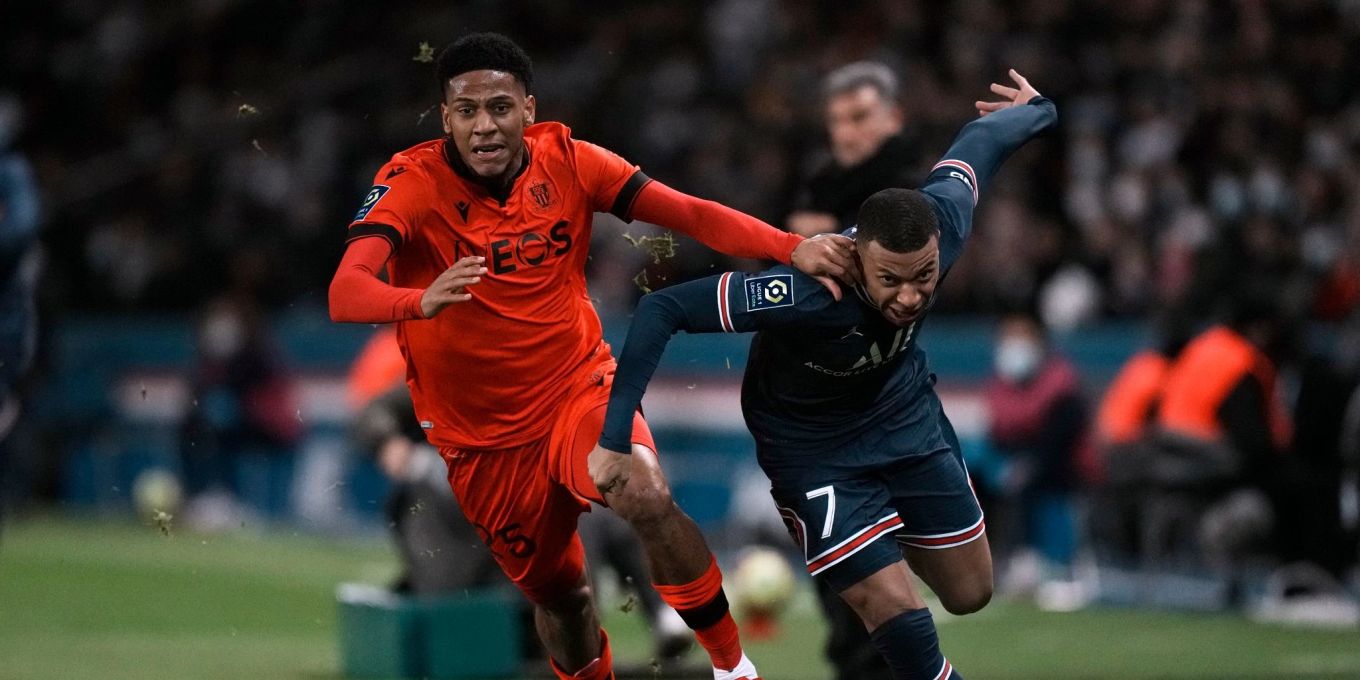 Jean-Clair Todibo fliegt für Notbremse nach neun Sekunden vom Platz ...