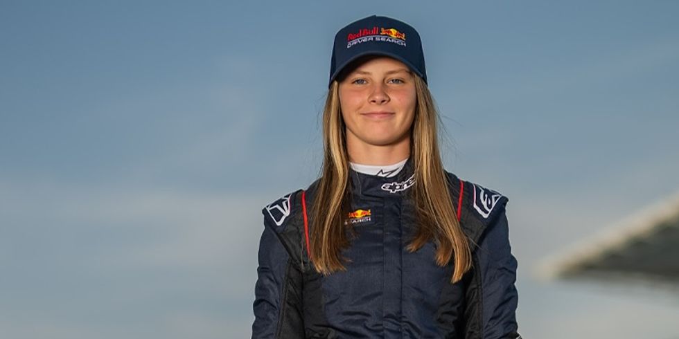 ÖVP-Ministerin Tanner sorgt mit Red-Bull-Ohrringen für Polit-Streit ...