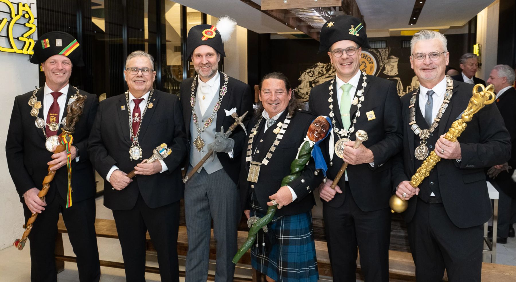 Luzerner Fasnacht: Die Fidelitas Lucernensis hat die längste Bar | Nau.ch