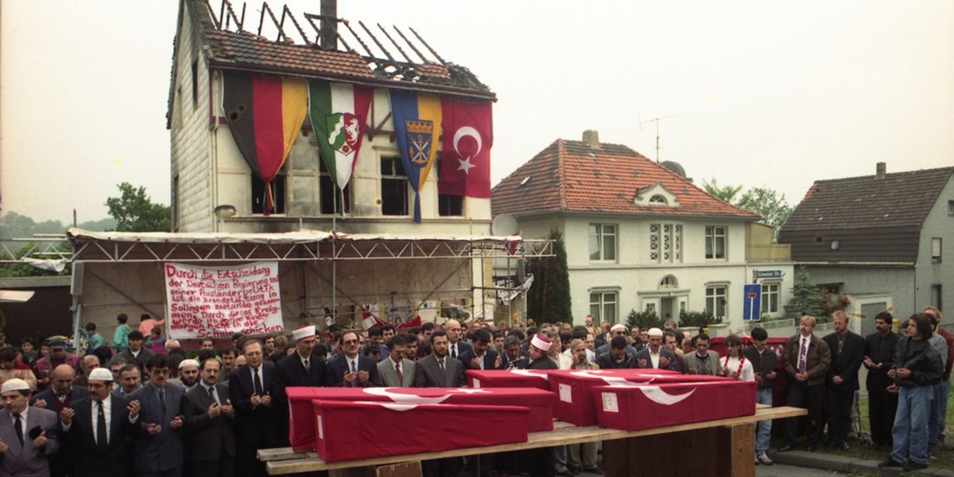 Solingen gedenkt der Opfer des rassistischen Brandanschlags von 1993 ...