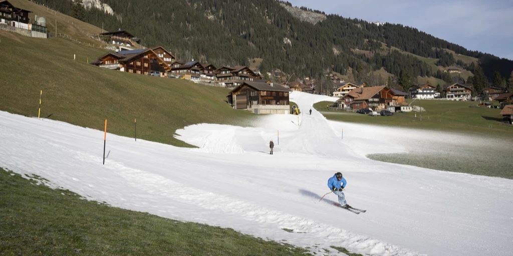 Adelboden, Wengen & Co: Bilder von grünen Skipisten gehen um Welt