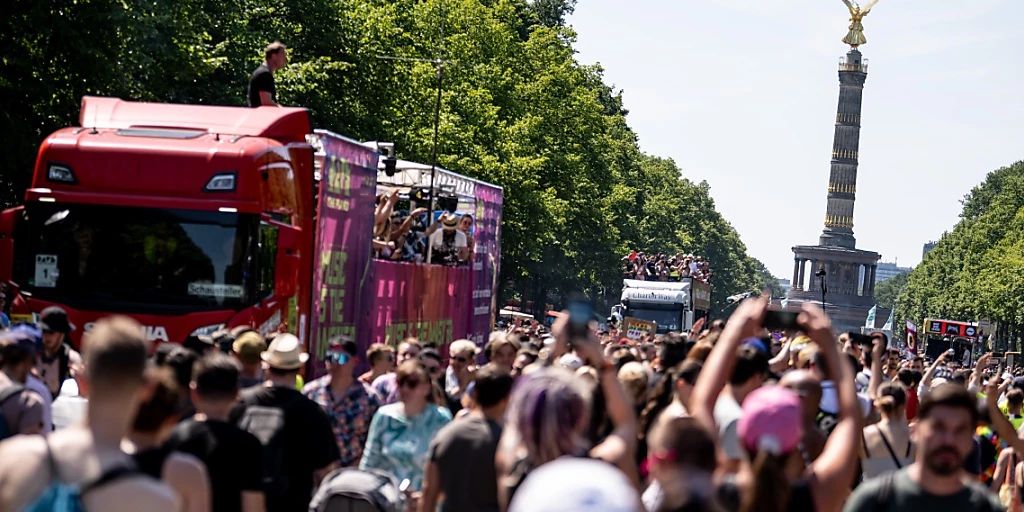 Zehntausende feiern bei «Rave The Planet» in Berlin