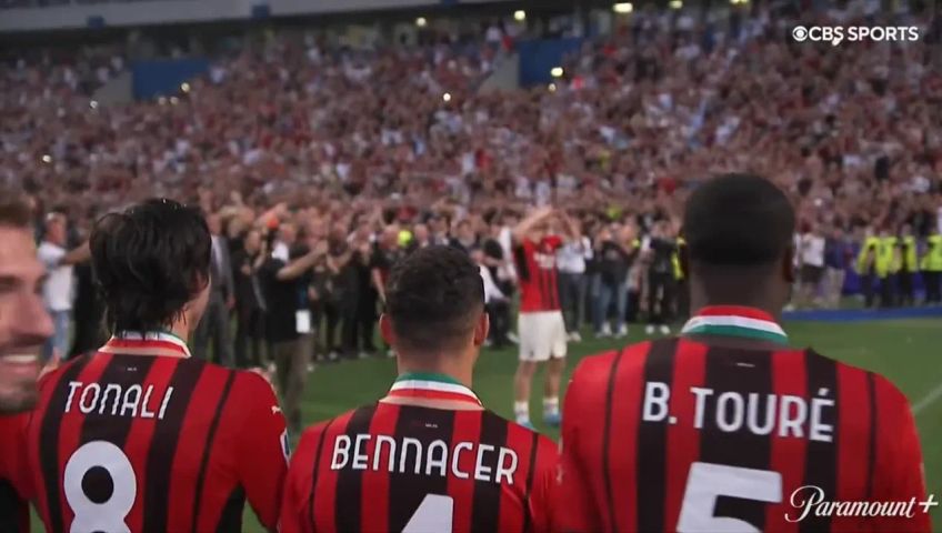 Zlatan Ibrahimovic feiert Milan-Titel mit Zigarre – Tisch fliegt!
