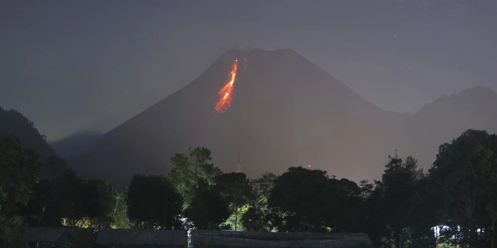 Vulkan Merapi spuckt Lava und Asche – Hunderte auf der Flucht