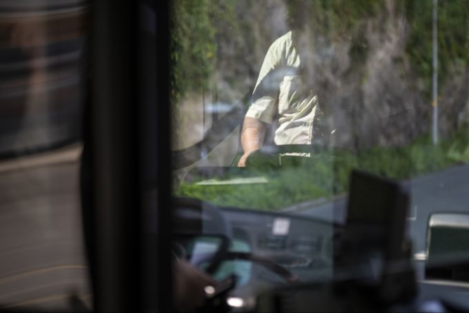 Schüler zu laut: Postauto-Chauffeur macht Vollbremsung – Verletzte! | Nau.ch