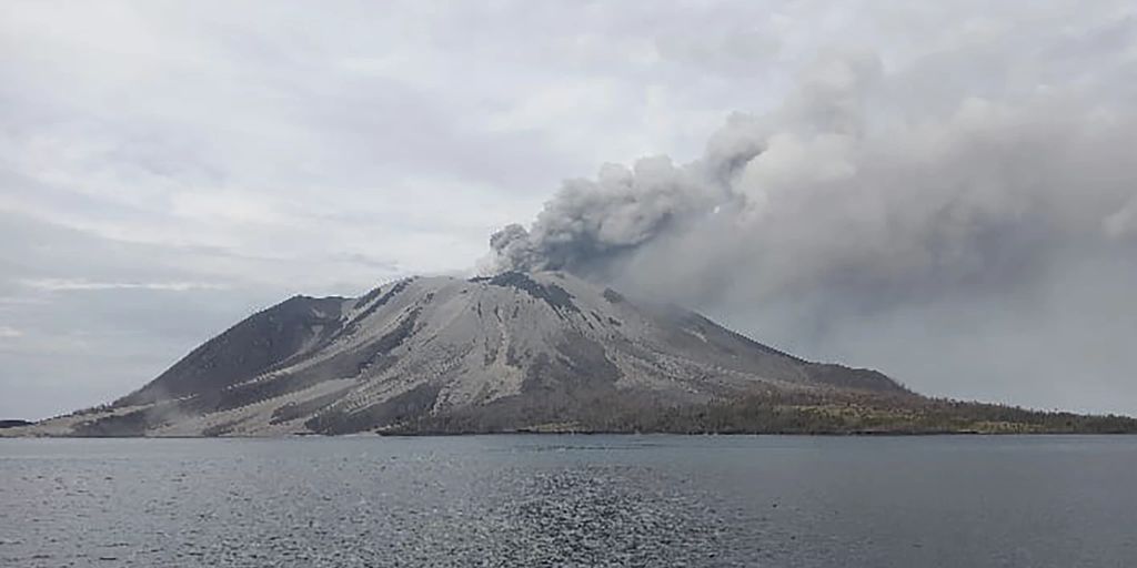 Tausende Evakuierungen nach neuem Ausbruch von Vulkan in Indonesien