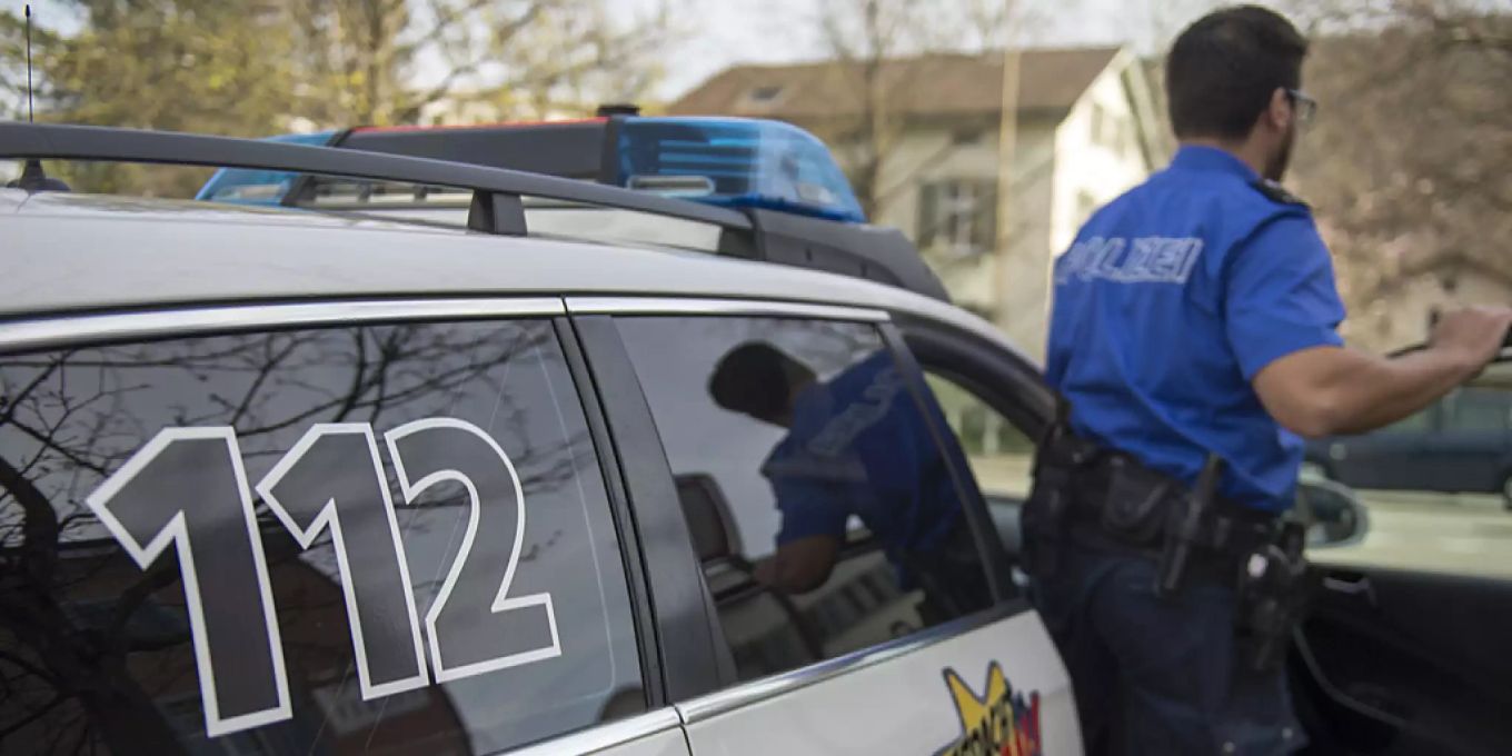 Muttenz BL: Kollision zwischen Personenwagen und Fussgängerin | Nau.ch