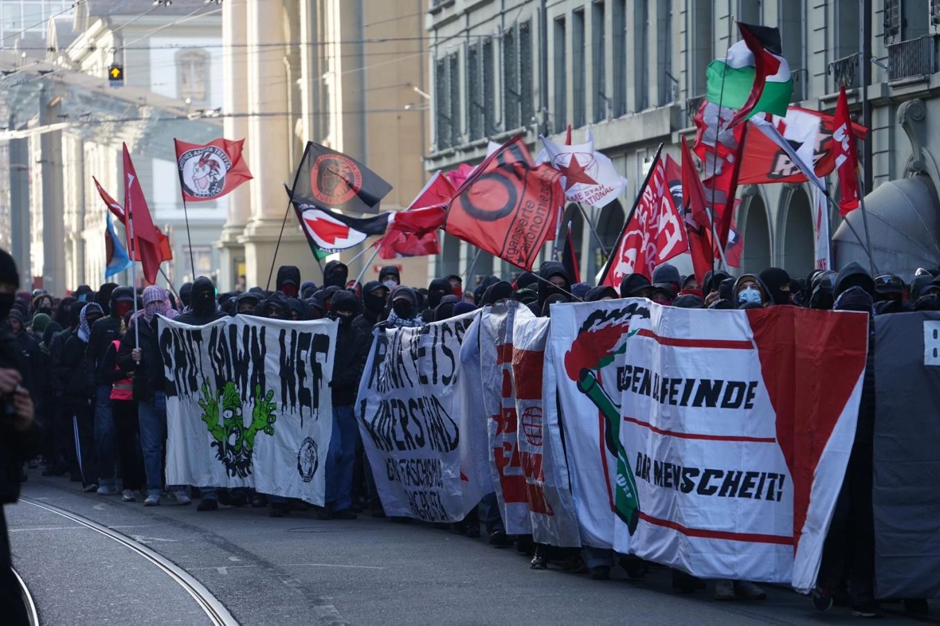 Mehrere Hundert WEF-Gegner an Demonstration in Bern | Nau.ch