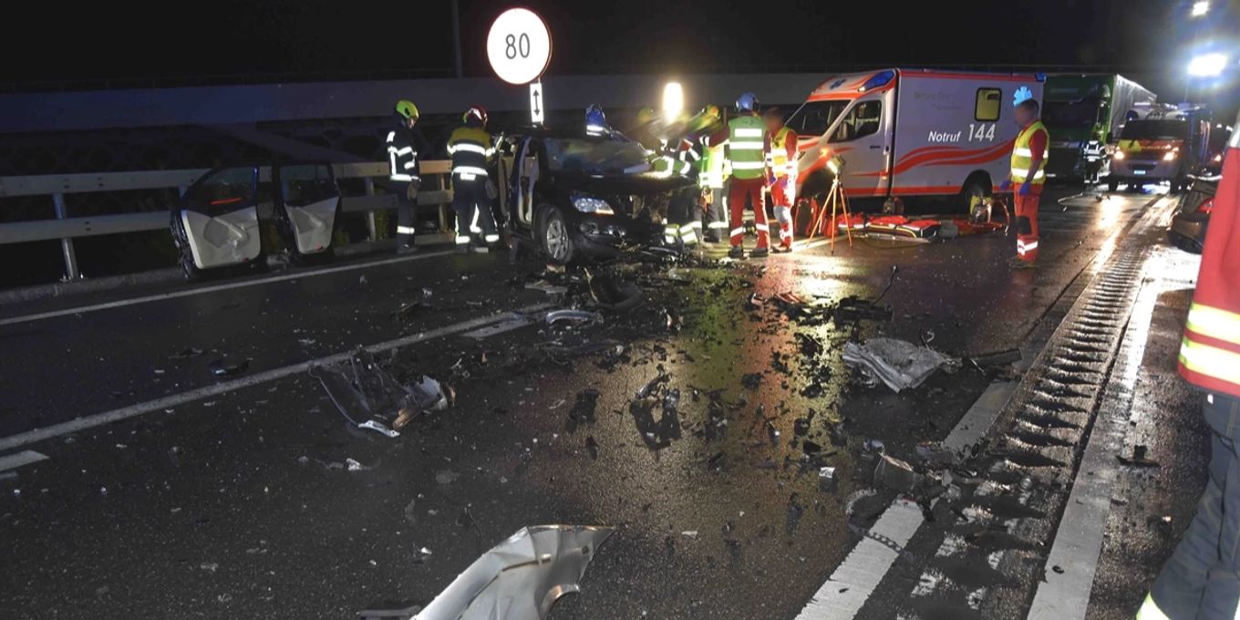 Domat/Ems: Schwerer Unfall auf der A13 fordert mehrere Verletzte | Nau.ch