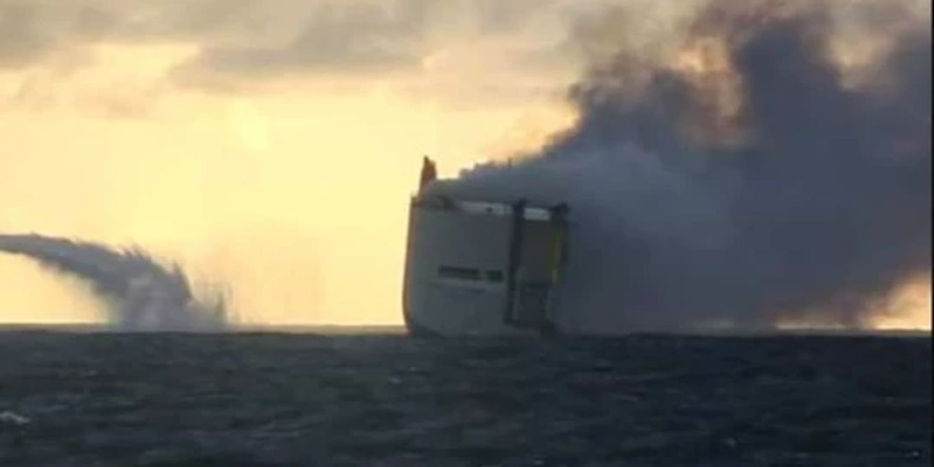 Inferno in Nordsee: Brennender Auto-Frachter droht zu kentern | Nau.ch