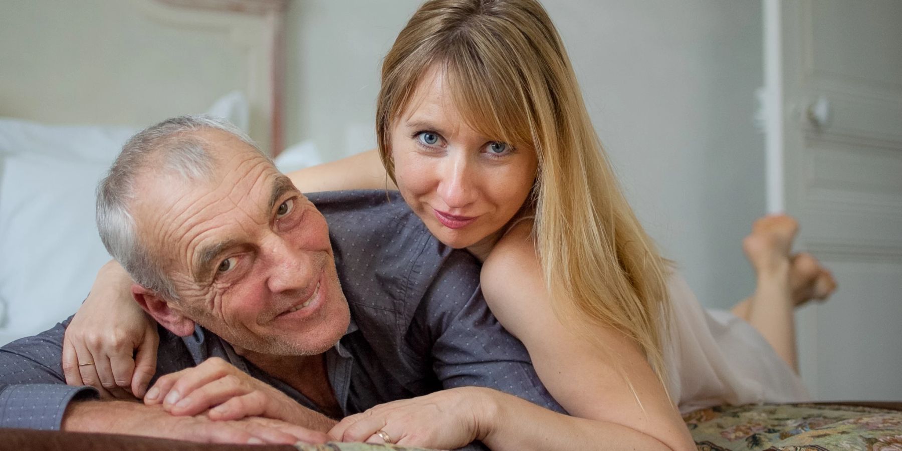 Warum Frauen reifere Männer bevorzugen | Nau Liebe