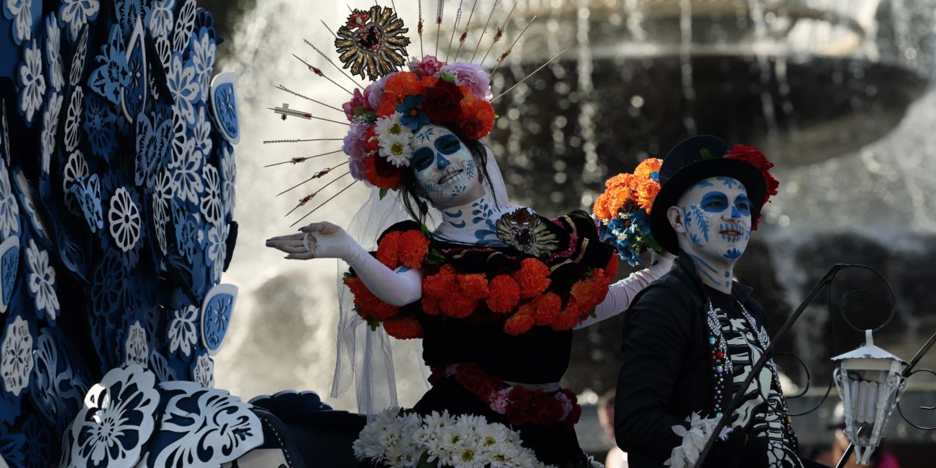 Mexiko feiert Tag der Toten mit farbenfroher Parade | Nau.ch