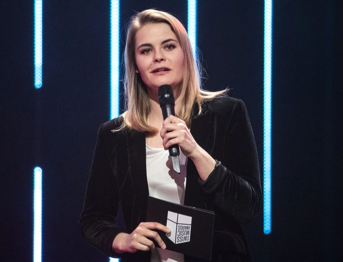 Hazel Brugger: Was passiert hier in ihrem Bauch? | Nau.ch