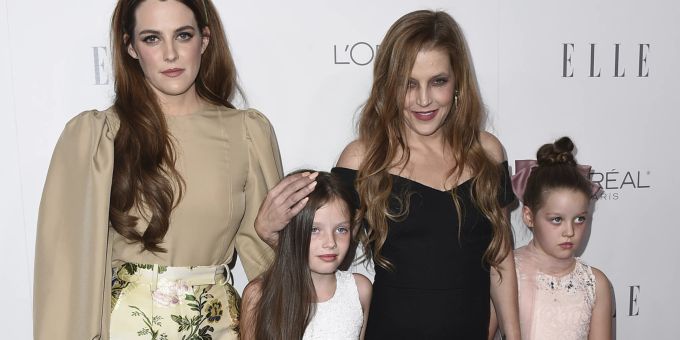Priscilla Presley widmet Tochter Lisa Marie (†54) emotionale Zeilen ... Priscilla Presley widmet Tochter Lisa Marie (†54) emotionale Zeilen ...