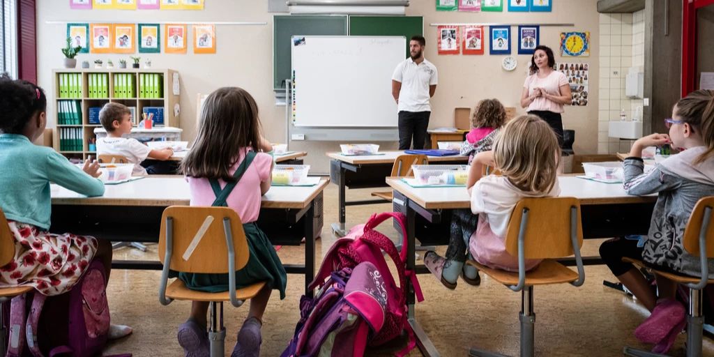Junge stürzen sich auf Lehrer-Studiengänge