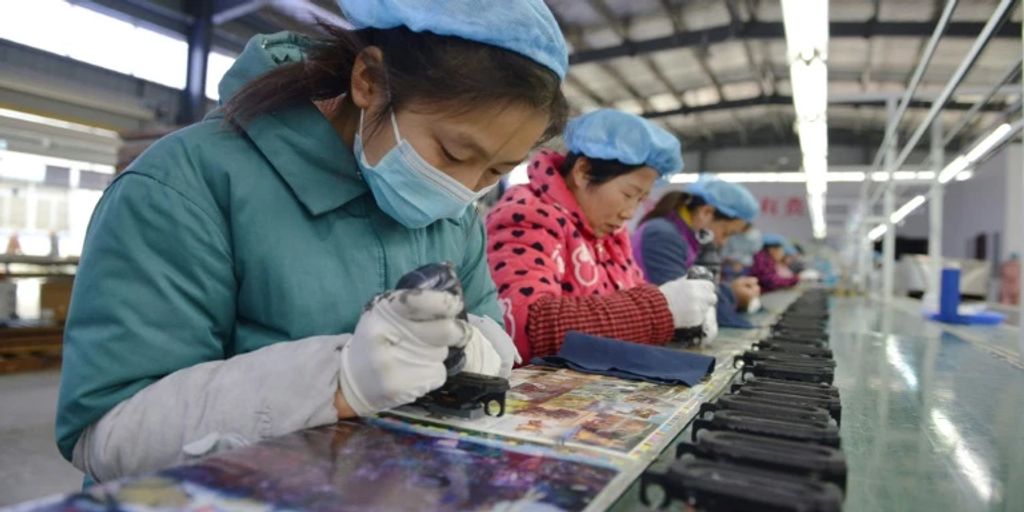 Produktion in chinesischen Fabriken trotz Corona-Lockerungen zurückgegangen