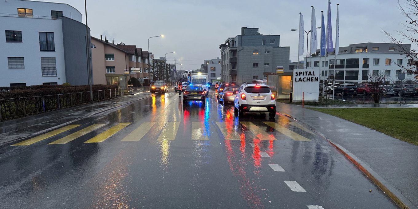 Lachen SZ: Fussgängerin (56) bei Kollision erheblich verletzt | Nau.ch