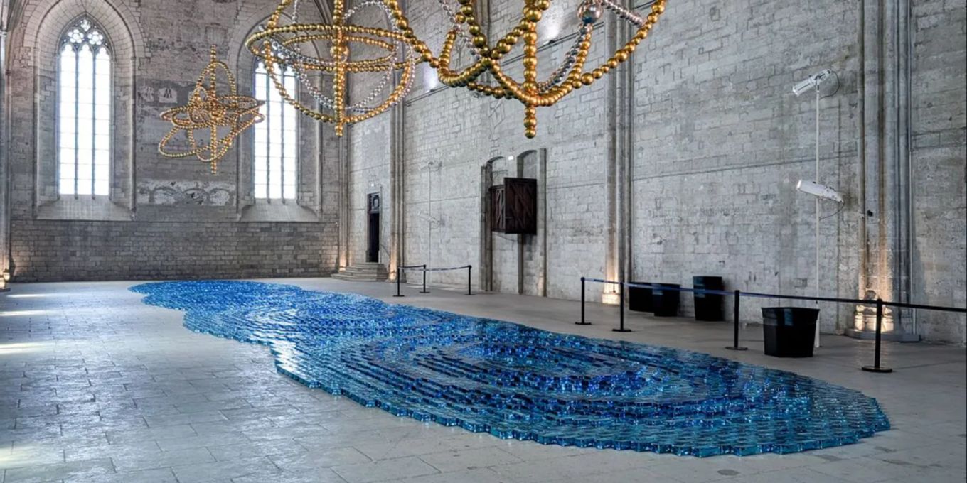 Star-Künstler flutet Avignon mit Abertausenden Glasperlen | Nau.ch