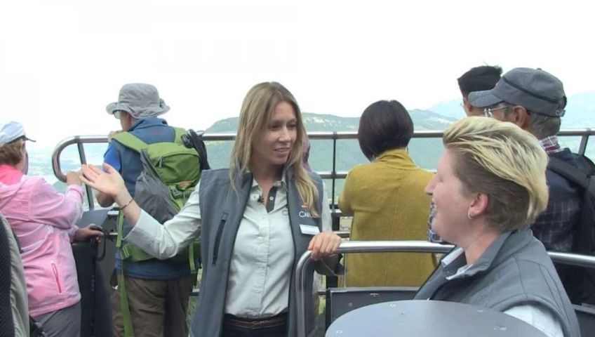 Sara Bachmann jagt Traum-Sommerjob im Berg-Cabrio