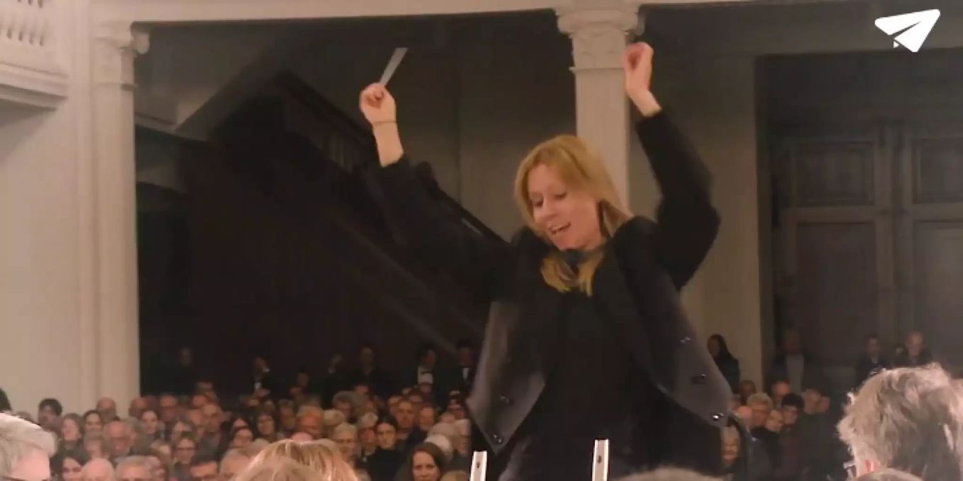 Sara machts als Dirigentin im Weihnachtsorchester | Nau.ch