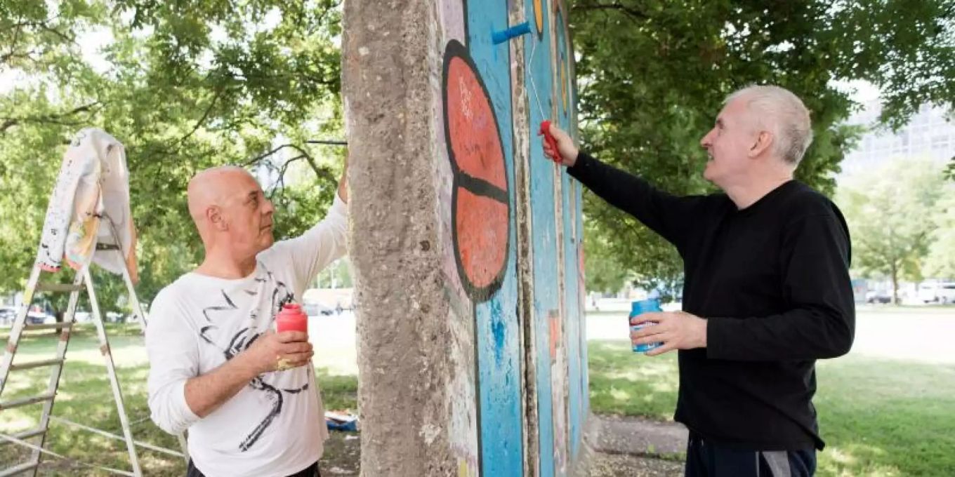 Street-Art-Künstler restaurieren Arbeit auf Berliner Mauer | Nau.ch